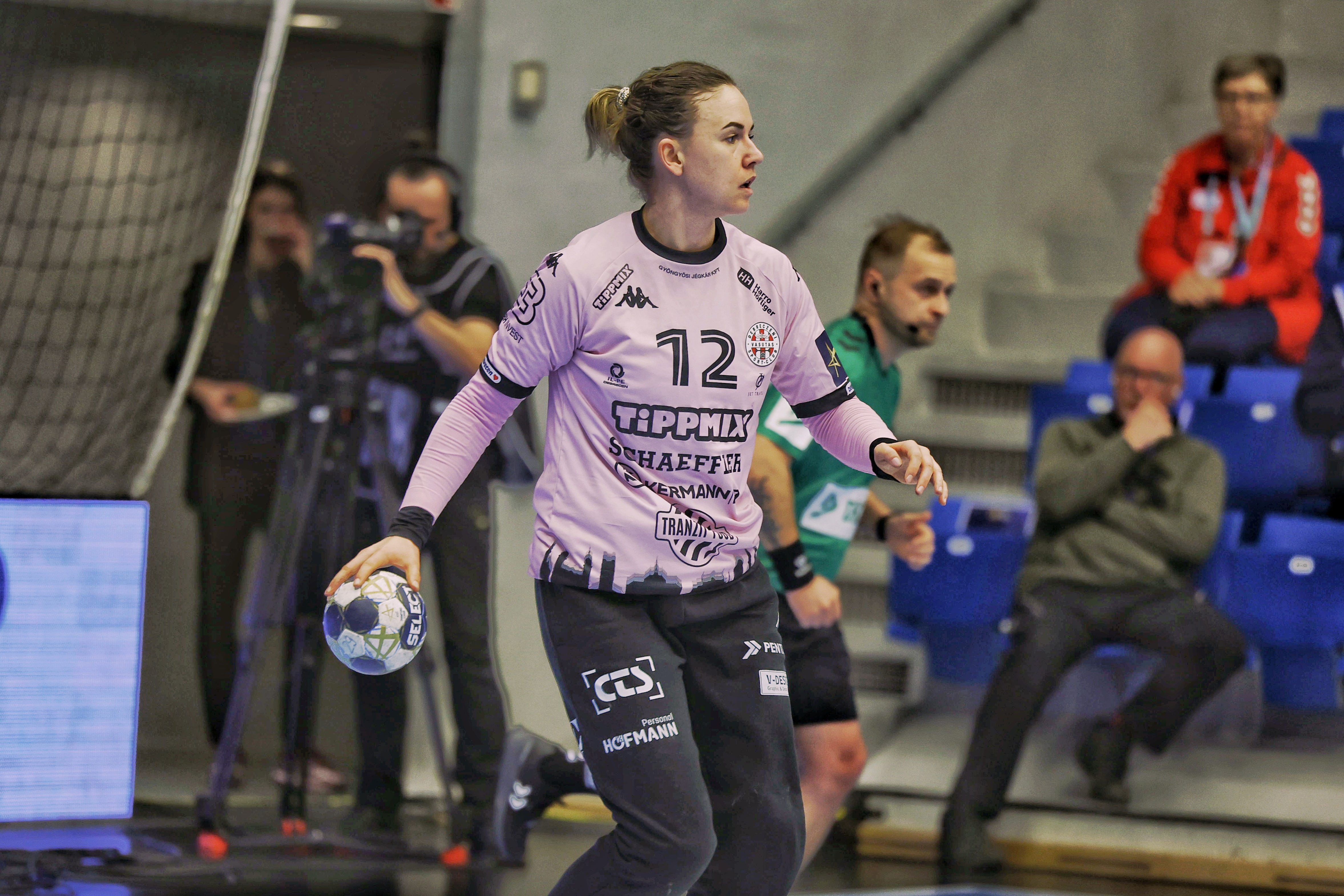 Handball CL: Esbjerg and Metz dominant; Györ back to winning ways