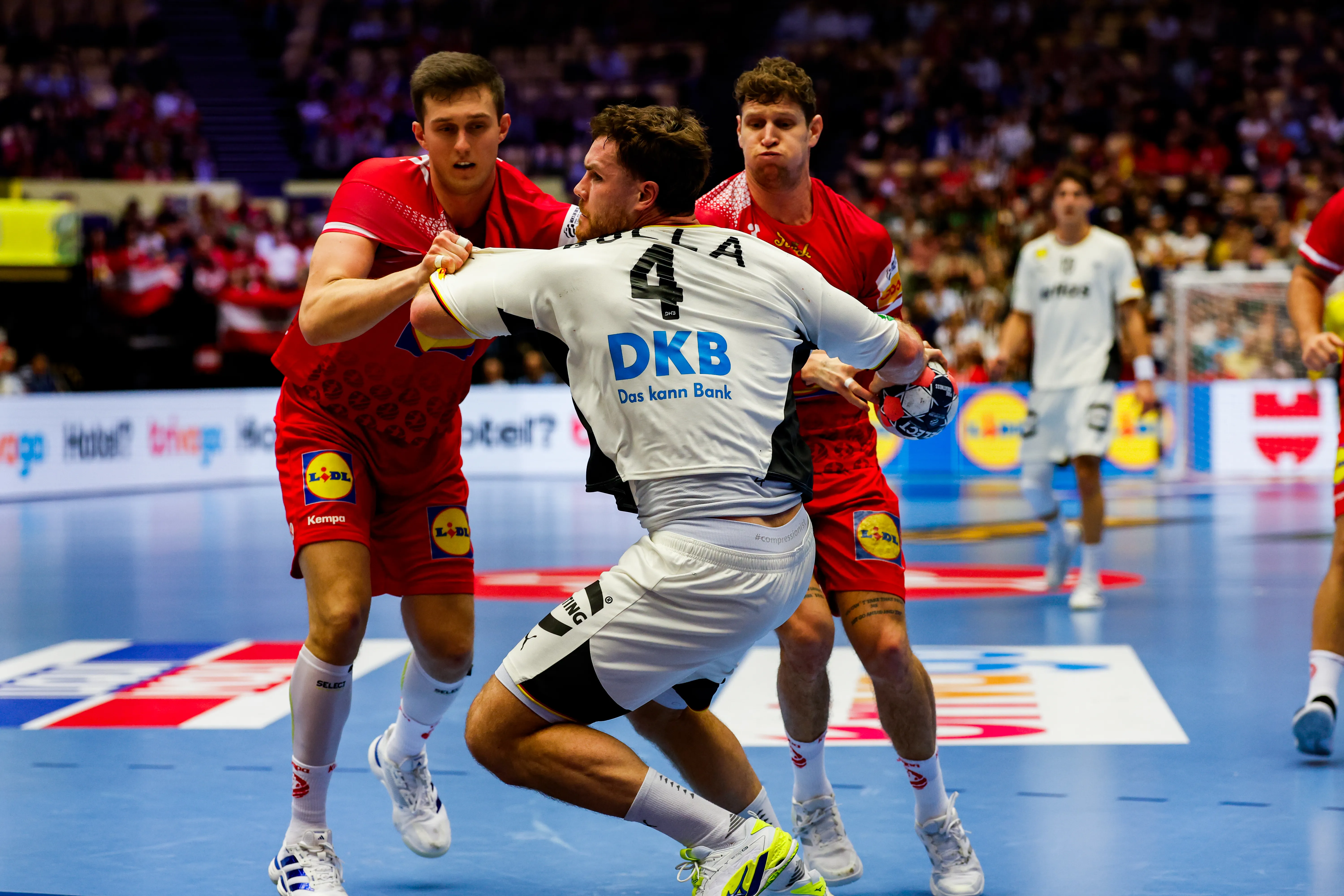 Handball EURO 2026: Captain Golla keeps Germany on victory run