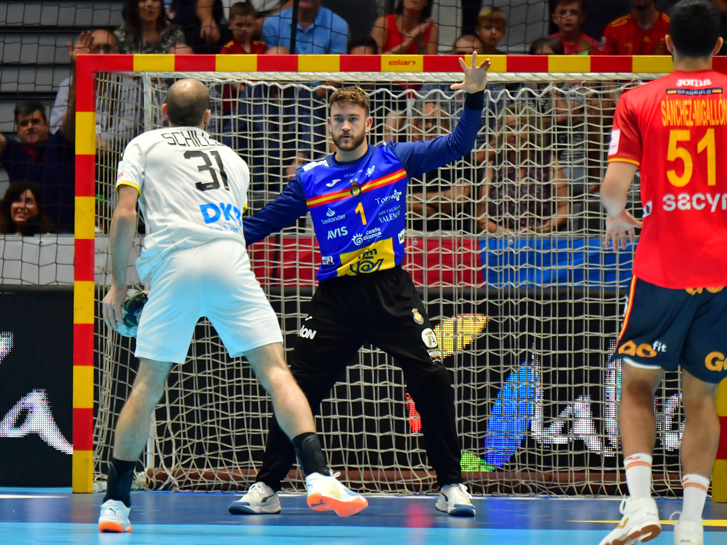 Spain win thriller to take first EHF EURO Cup points