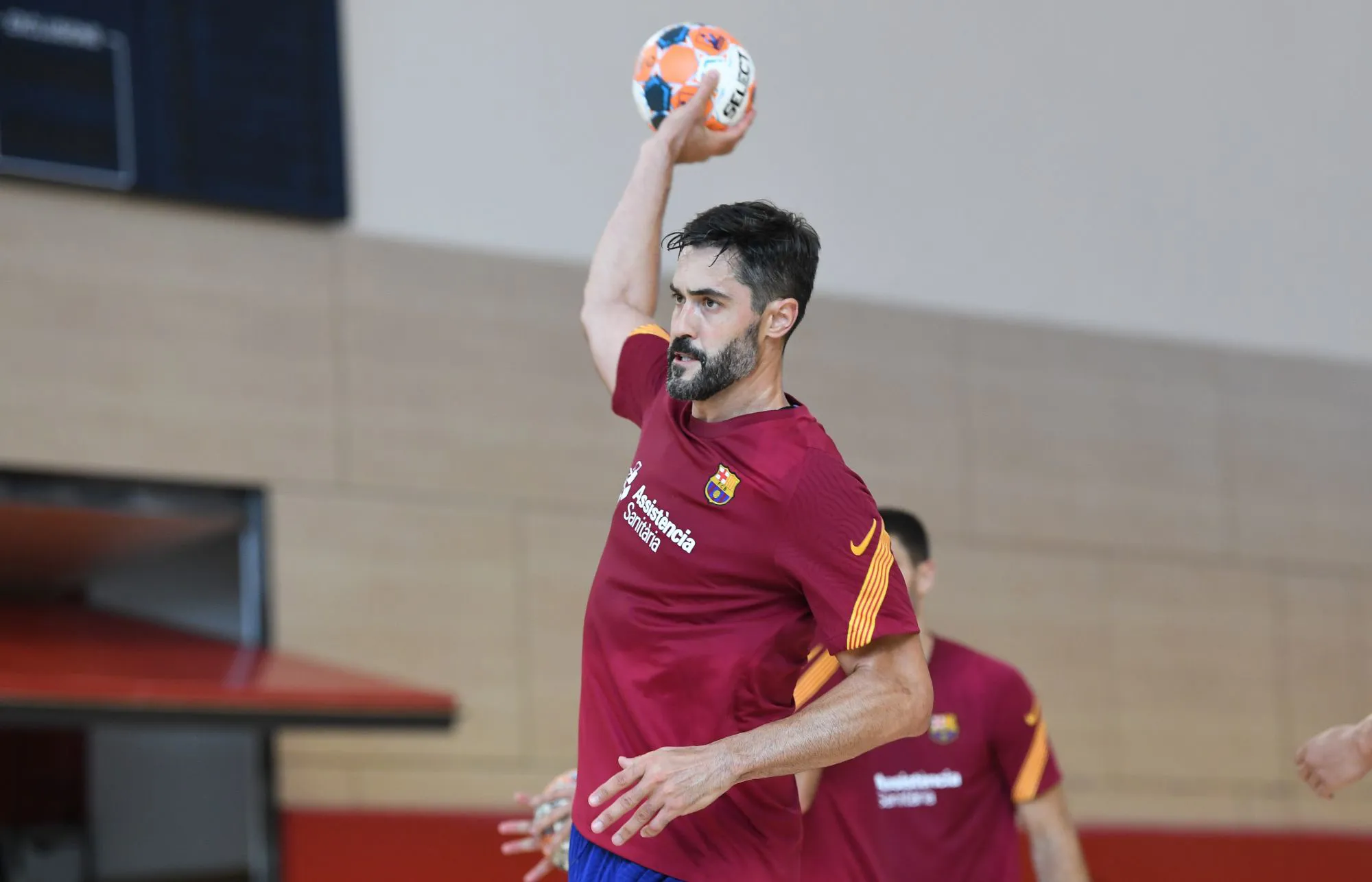 Barça bidding for title number nine